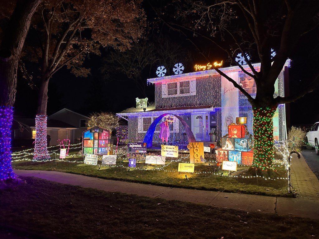 Lights, Linus and “Lover:” Chicagoland Celebrates a Lit-Up Christmas ...